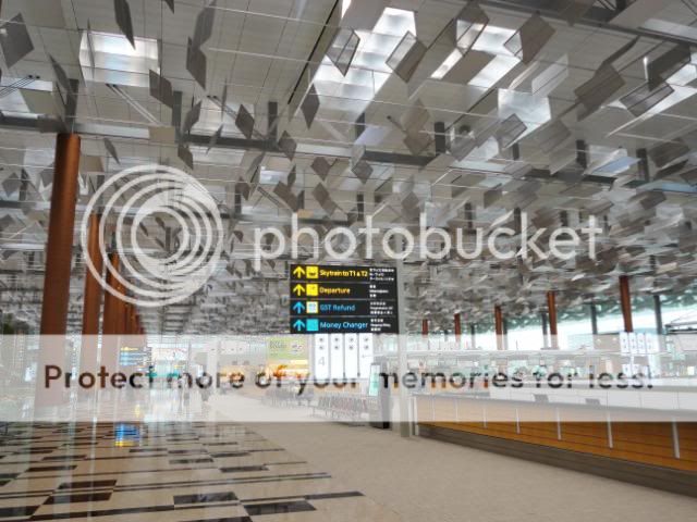 Finale Trip of 2010 on SQ 77W(F) to HK + F/TPR lounge visit at Changi ...